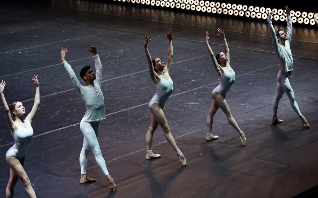 Het National Ballet 'METAMORPHOSIS' choreografie: David Dawson - David ...